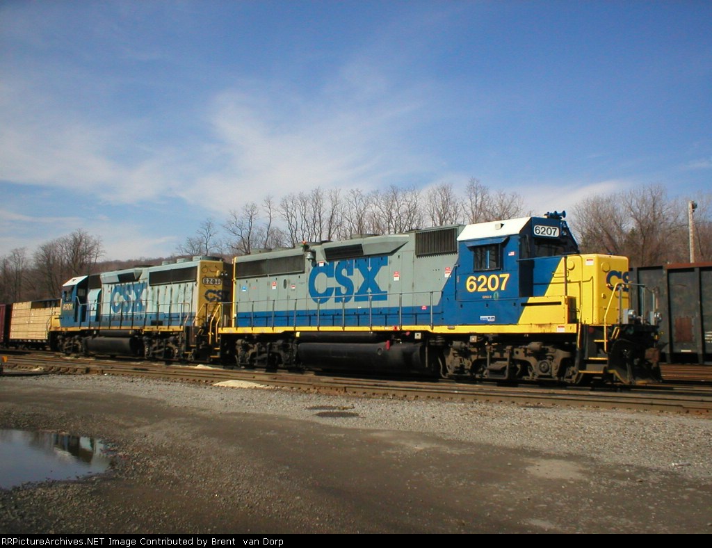 CSX 6207 and 6201 idle away in Croton, N.Y awaiting their next assignment